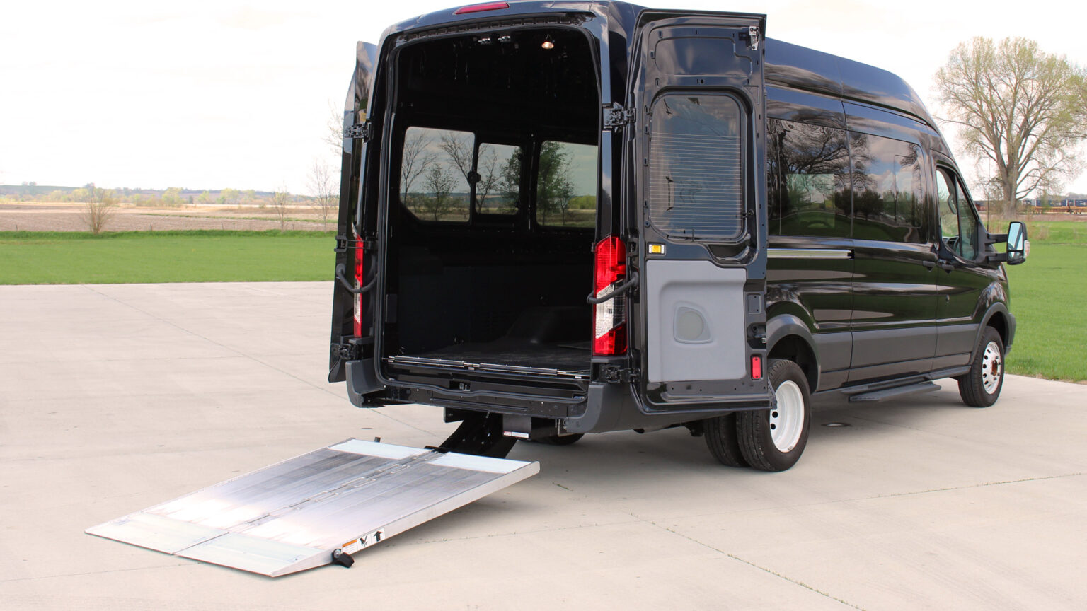 Tailgates & Liftgates - Commercial Truck Equipment Co.